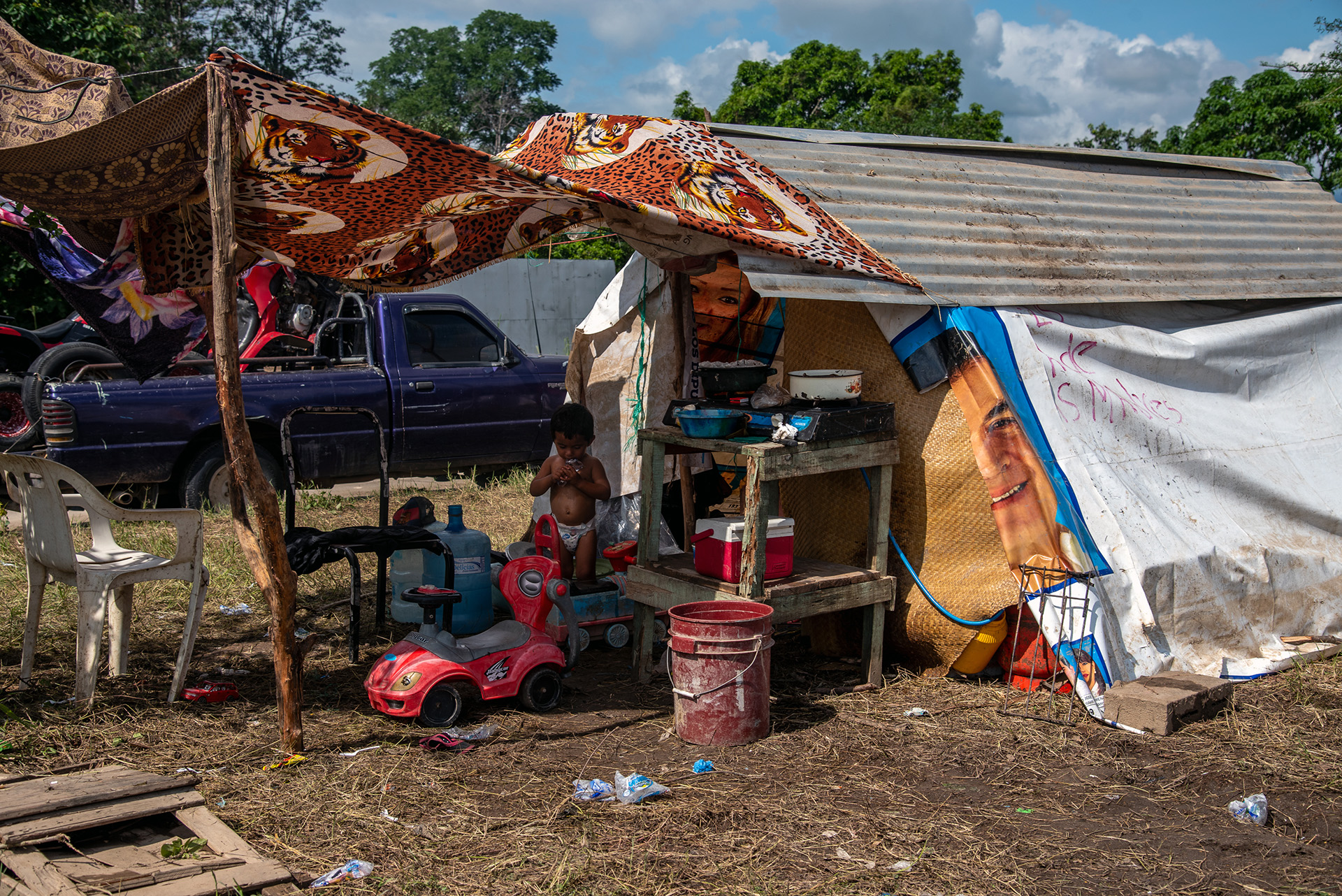 honduras-caravan-hurricane-makeshift-home.jpg | Aid and Policy ...