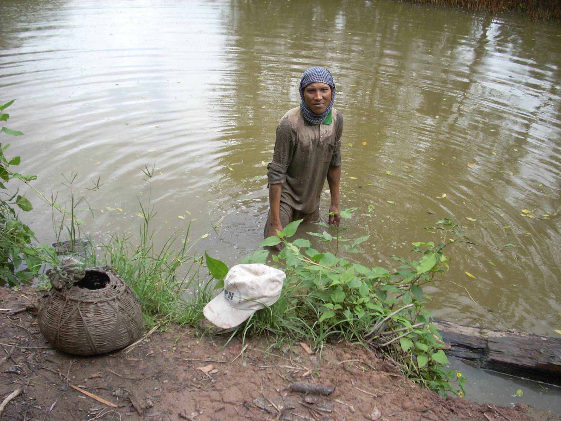 A fisherman near a mangrove restoration project. GTZ with the local ...