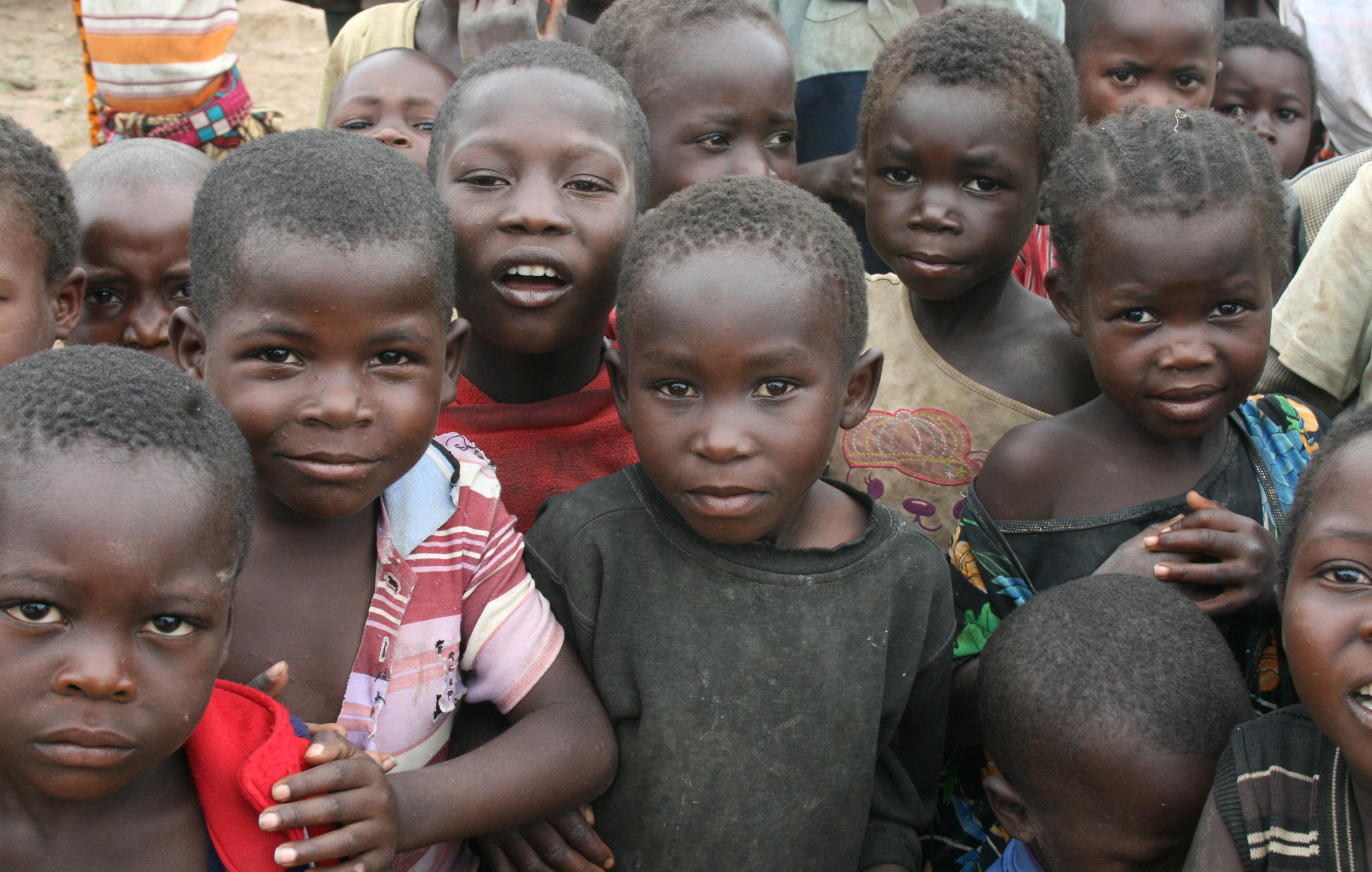 Children whose families were displaced by conflict in DRC’s Katanga ...