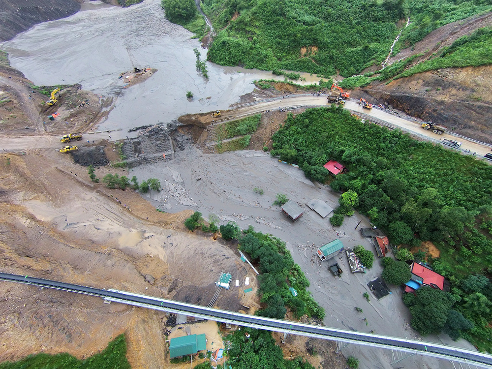 The New Humanitarian | Flooded mines cause toxic sludge in Vietnam