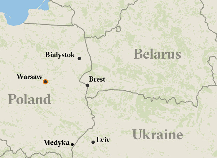 The New Humanitarian | At Poland’s borders, Ukrainians are welcomed ...